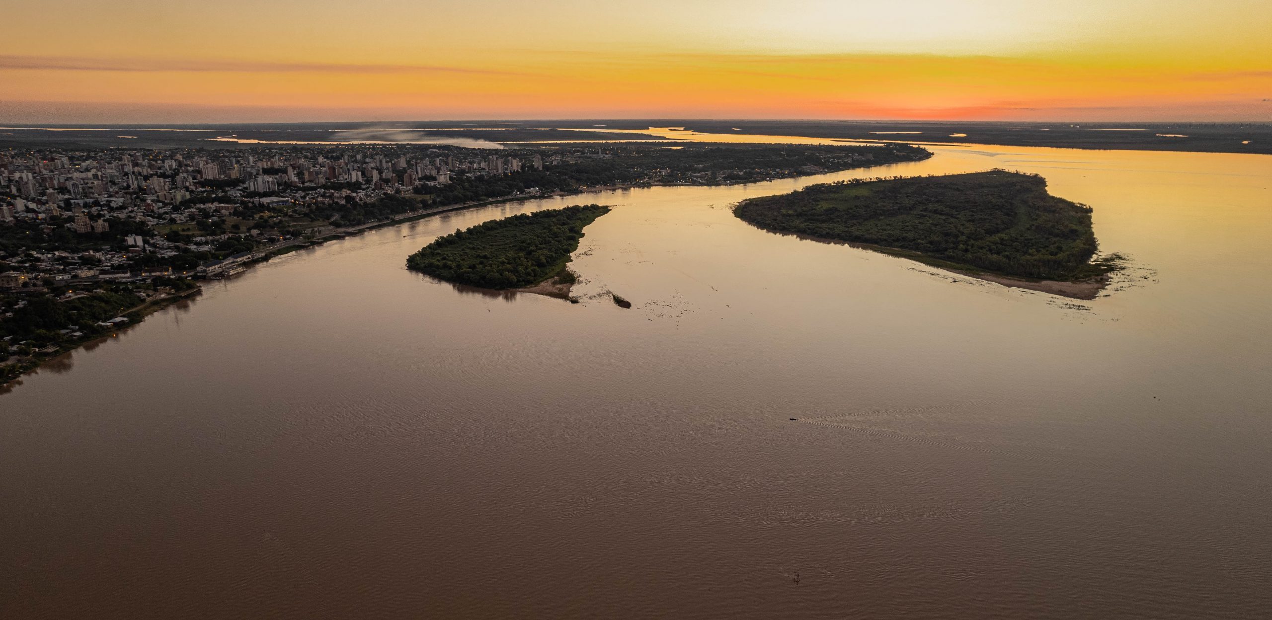 Niveles de los ríos Paraná y Uruguay en descenso, pero con riesgo de ...